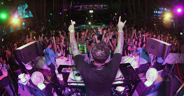 How Bottle Service at The Pool After Dark Atlantic City Works [2023 ...