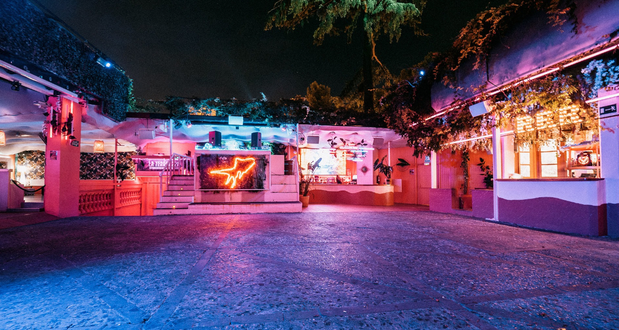 How Bottle Service at Astron Bar Athens Works [2023 GUIDE] - Discotech